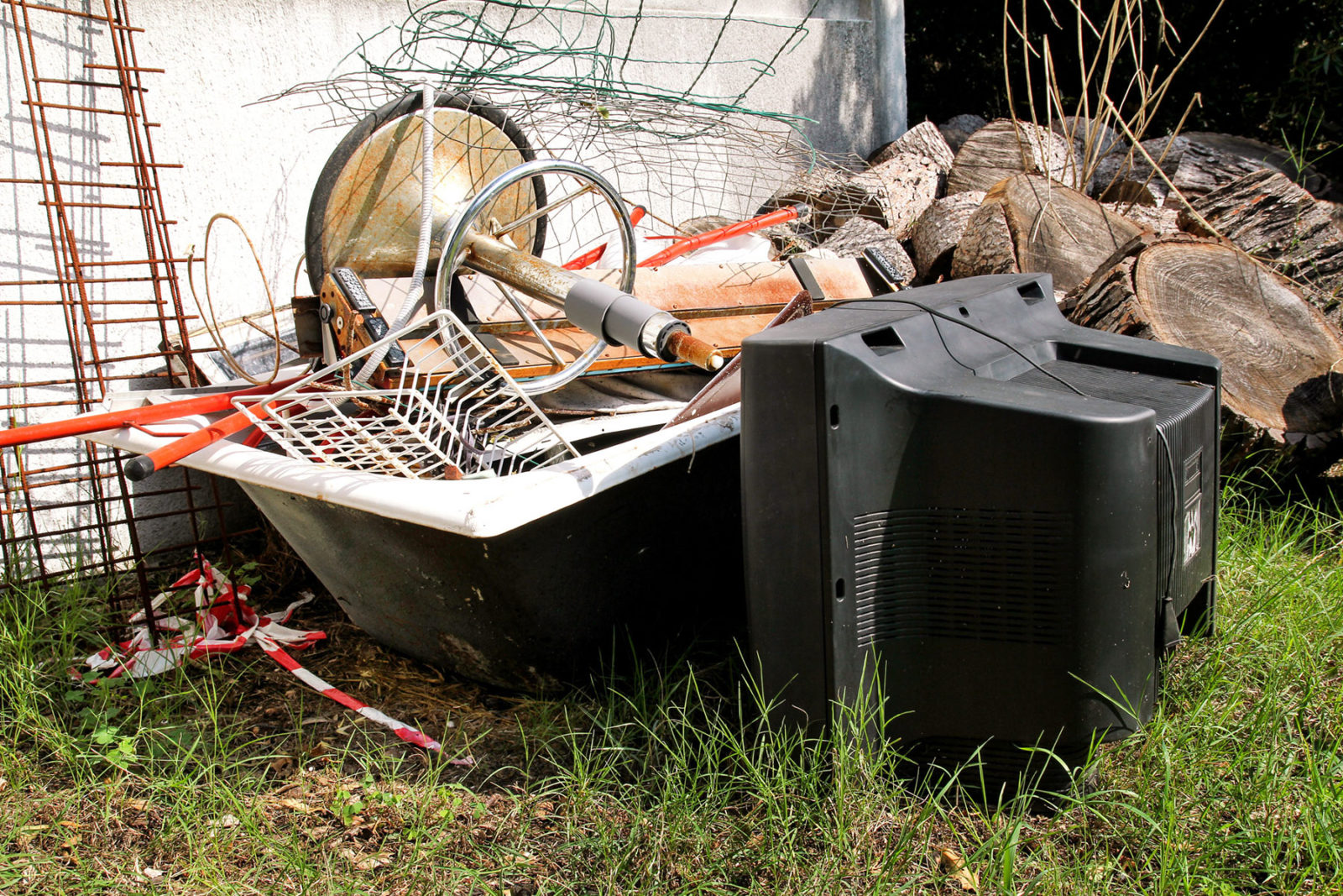 Yard Debris Removal | Full-Service | Bay Hauling Junk Removal